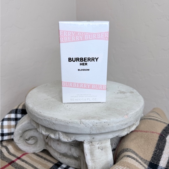 Burberry | Makeup | Burberry Her Blossom Eau De Toilette 5 Ml 6 Oz New ...